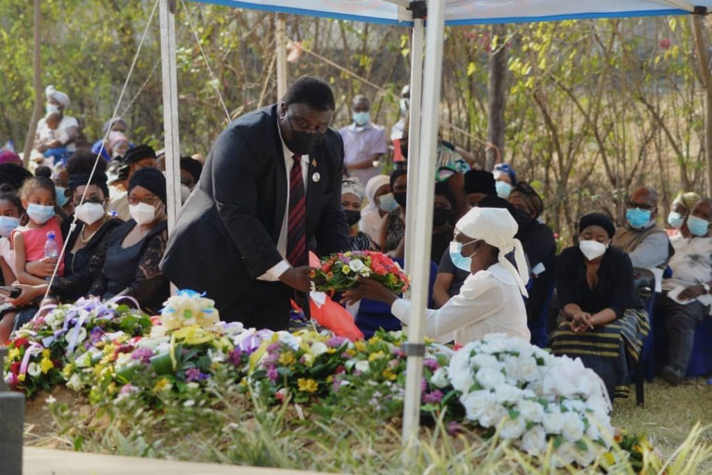 Aleke Banda’s widow funeral takes place- Ken Zikhale Ng’oma delegated ...
