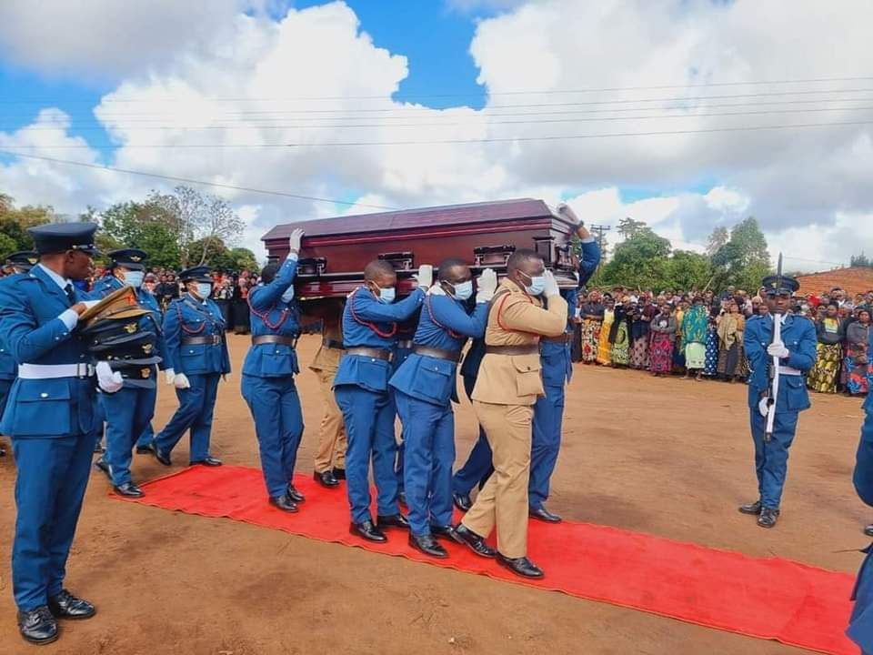 First Female Pilot and victim of Chikangawa accident Flora Selemani ...